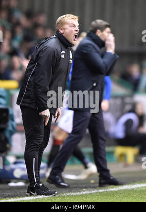 Hibernian manager Neil Lennon shouts instructions to his team during ...