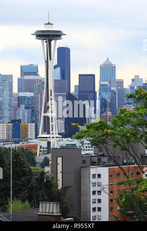 Seattle skyline and space needle vertical Stock Photo - Alamy