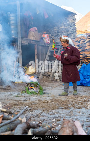 Shaman performing a puja ceremony in the Tibetan village of Lho in ...