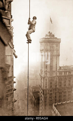 One Times Square is the home to the New Year's Eve Ball, New York City ...