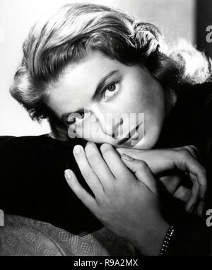 1946, Film Title: NOTORIOUS, Director: ALFRED HITCHCOCK, Studio: SELZNICK, Pictured: CARY GRANT ...