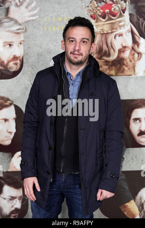 Alejandro Amenábar attends the premiere of the film El Cautivo directed ...