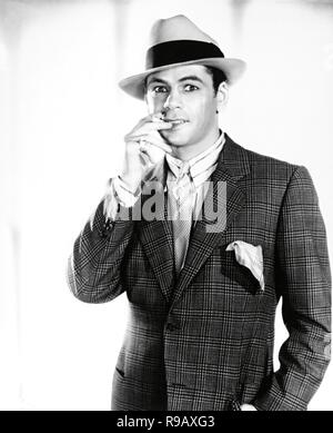 Scarface Year: 1932 USA Paul Muni, Osgood Perkins Director: Howard ...