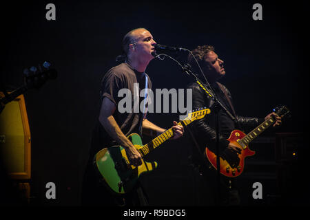Travis live at o2 apollo Manchester Stock Photo - Alamy
