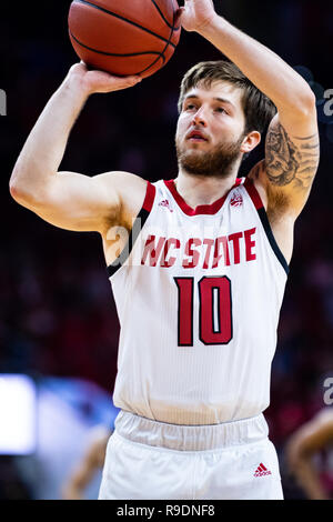 North Carolina State guard Braxton Beverly (10) defends Notre Dame ...