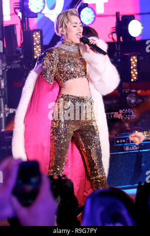Miley Cyrus performs at the New Year's Eve 2014 Celebration in Times ...