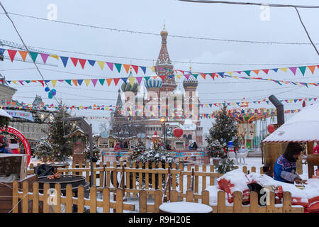 Christmas market on Req Square, Moscow Stock Photo - Alamy