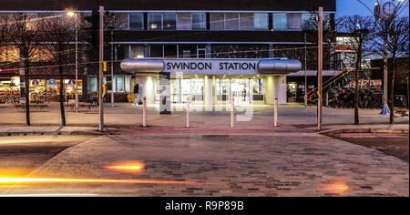 SWINDON, UK - DECEMBER 27, 2018: Swindon Railway Station Sign in ...