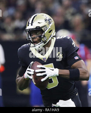 Carolina Panthers quarterback Teddy Bridgewater warms up before an NFL ...