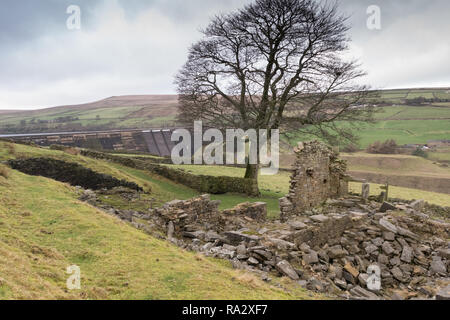 Dam at Baitings Reservoir, Ripponden, West Yorkshire Stock Photo - Alamy