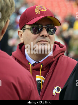 Former Washington Redskins head coach George Allen speaks with media at ...