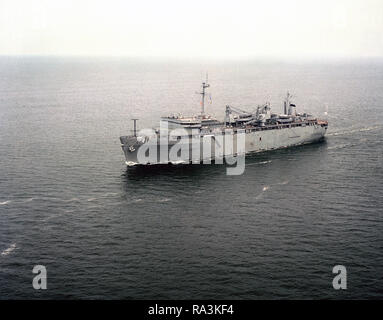 A port bow view of the destroyer USS KINKAID (DD-965) underway San ...