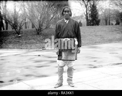 American Indian Chief Yukeoma ca. 1911 Stock Photo - Alamy