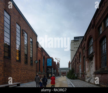Dresden: operetta Staatsoperette and Theater Junge Generation (Theater ...