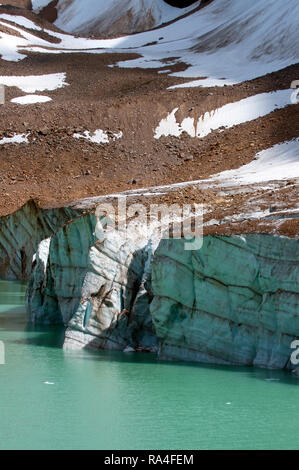 Mt Edith Cavell glacial pond with icebergs, Jasper National Park ...