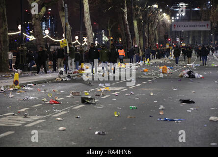 Litter and discarded food strewn across Victoria Embankment in central ...