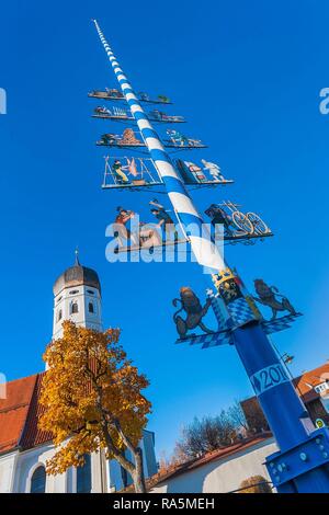 St. Vitus parish church, town hall, Goldene Krone inn, hotel, winery ...