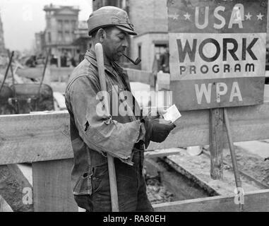 Worker with the WPA Work program USA ca. 1935-1939 Stock Photo - Alamy