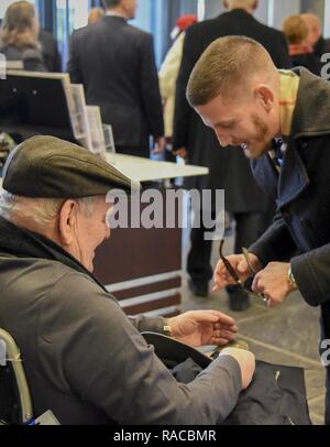 Former U.S. Army Spc. Kenneth Stumpf, Medal of Honor recipient and ...