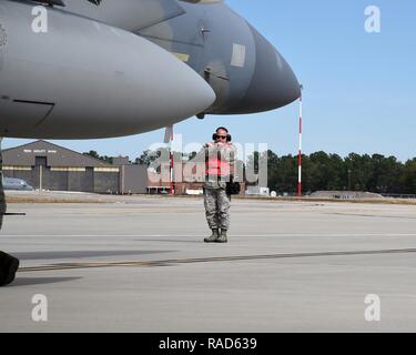 Maintainers from the 142nd Maintenance Group, prepare the F-15 Eagle ...