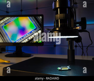 Inspection of the quality of silicon chips in the laboratory with a ...