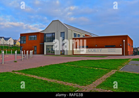 Bilingual school Ysgol sign in Englishand Welsh Stock Photo - Alamy