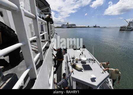 Mauritius National Coast Guard Commandos discuss boarding techniques ...