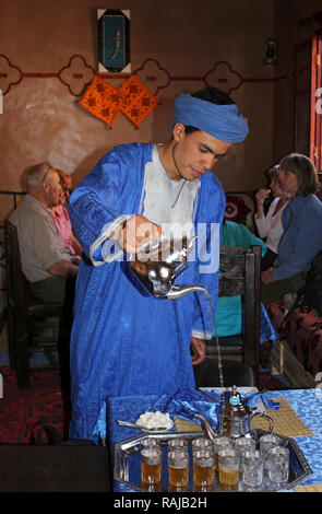 Moroccan tea ceremony Stock Photo - Alamy