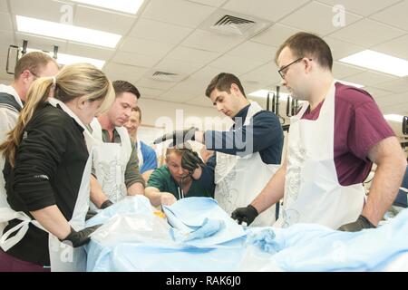 Soldiers with Army Trauma Training Center’s Combat Extremity Surgery ...