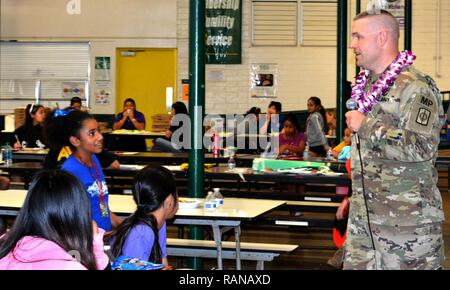 Soldiers from the 552nd Military Police Company, based out of Schofield ...
