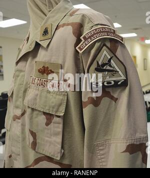 U.S. Coast Guardsmen assigned to Port Security Unit 311, Coast Guard ...