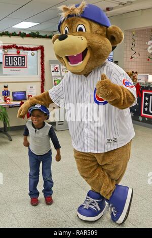 Chicago Cubs mascot Clark poses for a photo with Cindy Crawford before ...