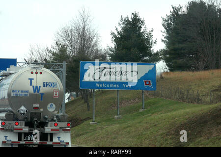 Roadside sign entering the state of Tennessee, USA Stock Photo - Alamy