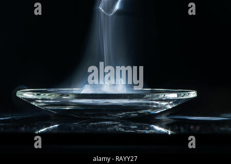 chemical reaction: fog with ammonia and muriatic acid Stock Photo - Alamy
