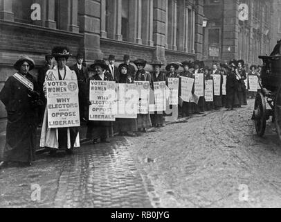 British Suffragettes. 1910 Stock Photo - Alamy