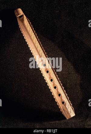 INSTRUMENTO MUSICAL YUGOSLAVO-FLAUTA Stock Photo - Alamy