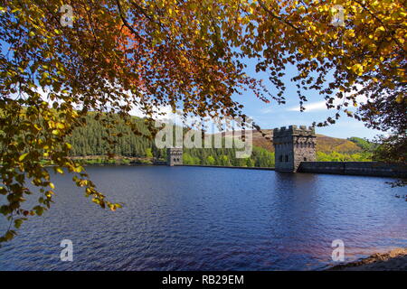 Howden dam on Derwent reservoir in the Derbyshire Peak District Stock ...
