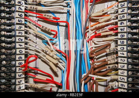 Terminal blocks for electrical connection and earthing terminals for ...