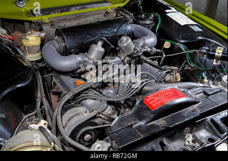 rover v8 engine in p6 car cars engines twin su carbs carburetors bl ...