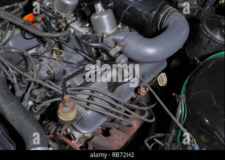 rover v8 engine in p6 car cars engines twin su carbs carburetors bl ...