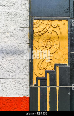 Exterior of Chicago Bee building Stock Photo - Alamy