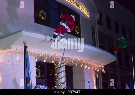 A Santa Claus assigned to the 82nd Airborne Division rappels down a ...