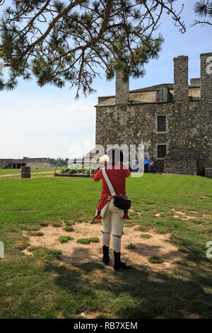 Man loading musket Stock Photo - Alamy