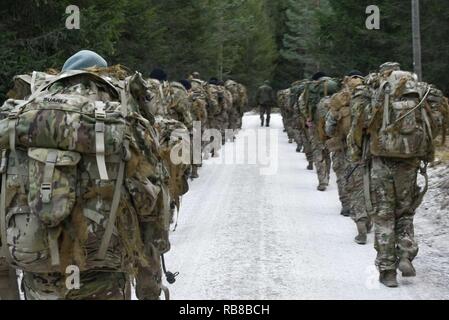 German army soldiers with the Recon Platoon, Jager Battalion 292 pose ...