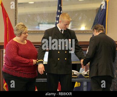 COLUMBIA, Mo. (November 15, 2016) – Naval Reserve Officers Training ...