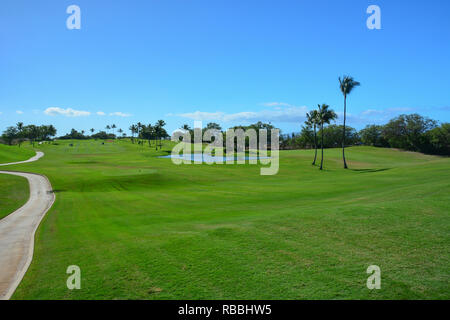 Picturesque golf course in Kihei District of Maui, Hawaiian Islands ...