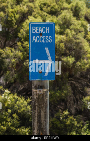 Sign indicating the way to a Nudist Beach Stock Photo - Alamy