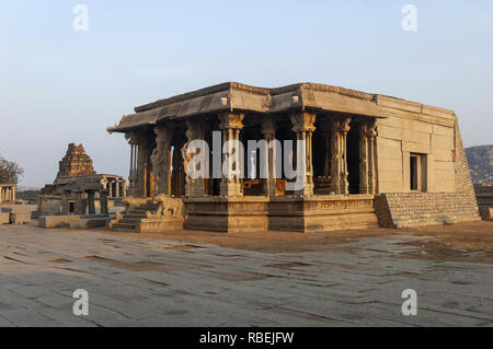 Musical pillars of Vijaya Vittala temple , Hampi Vijayanagar ruins ...