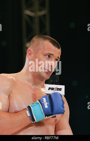 Saitama, Japan. 1st July, 2006. Mirko Cro Cop (R) and Hidehiko Yoshida ...