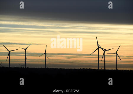 Bornholt, Germany. 10th Jan, 2019. Wind turbines stand in the morning ...